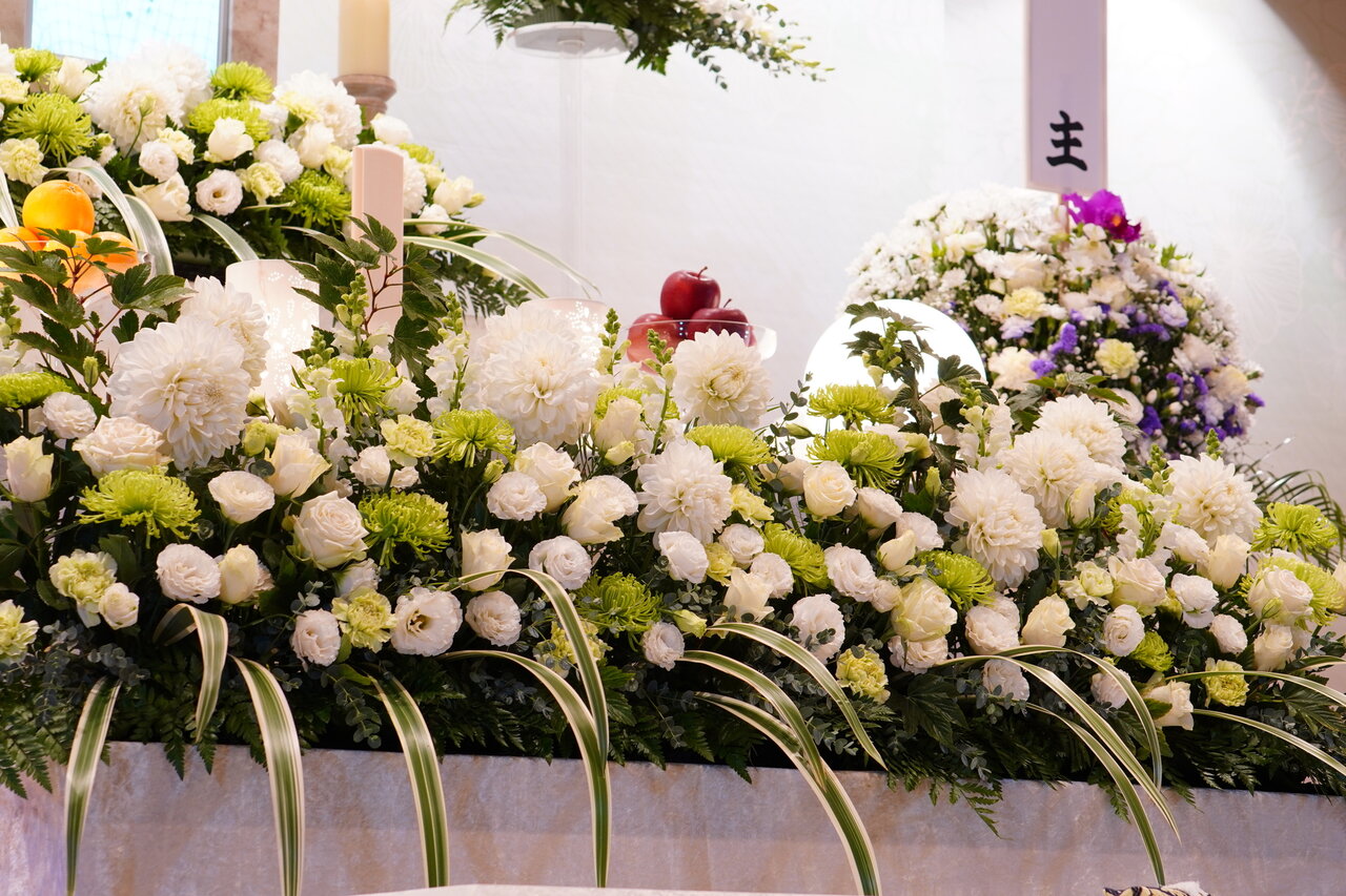 供花とは？スムーズな手配方法3つと贈る際のマナー・相場を紹介 - 第三人生 〜寄り道の歩き方〜