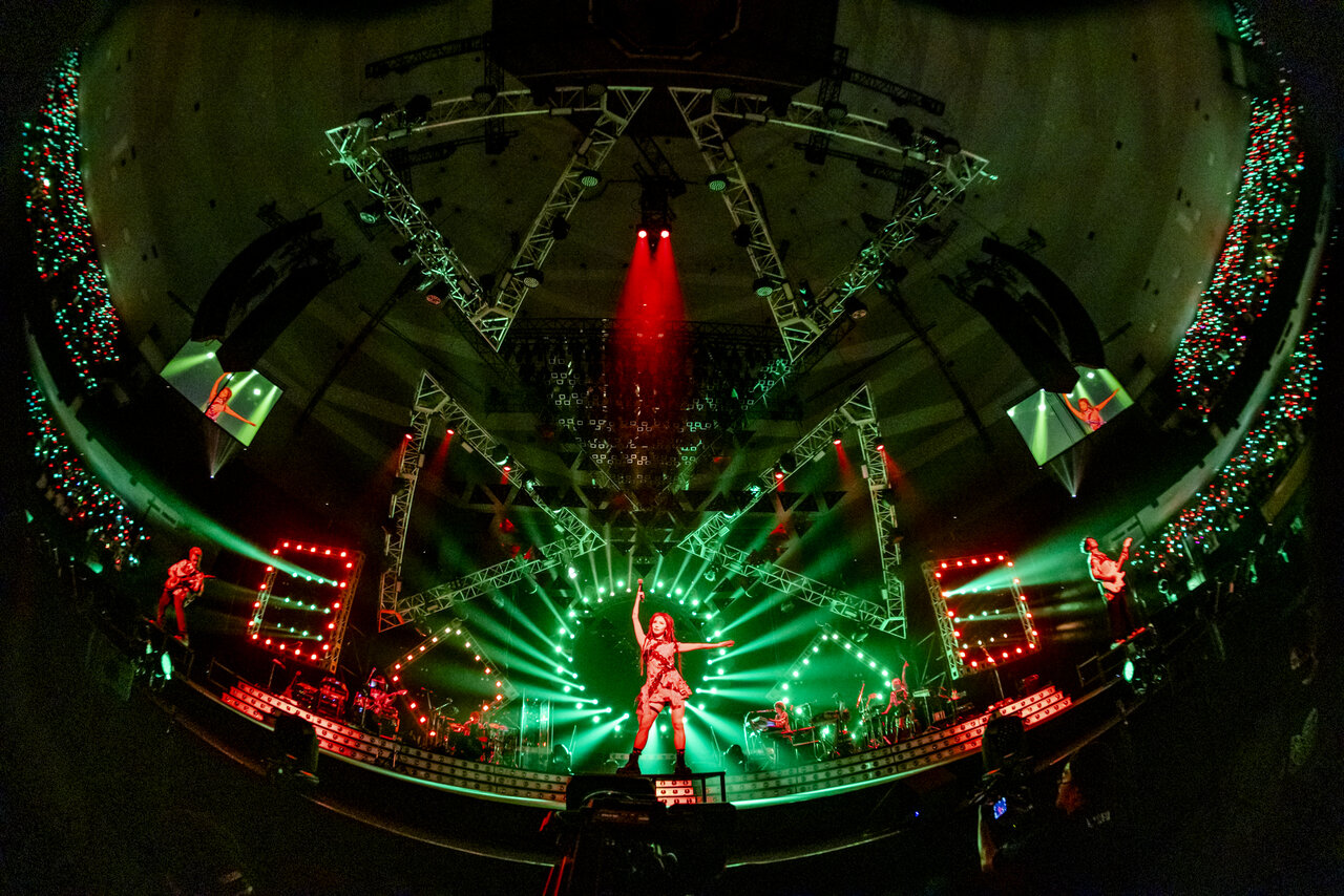 LiSA ソロデビュー14周年イヤーを飾る武道館公演『LiSA LiVE is Smile Always～RiP SERViCE～』をレポート - B-PASS online