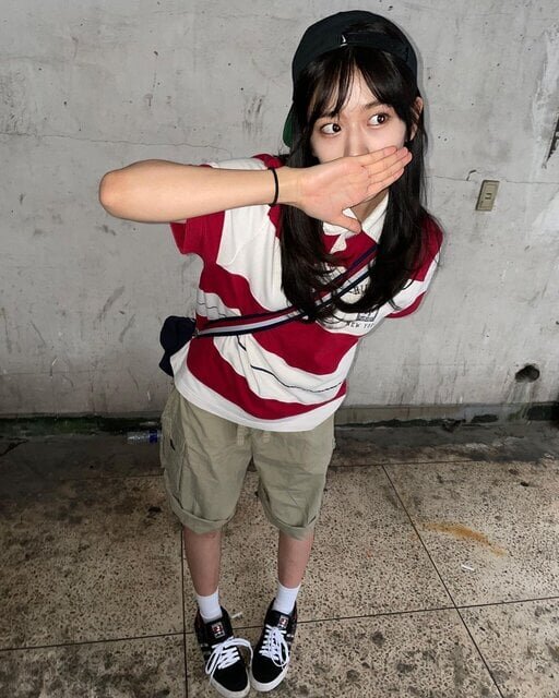 IVEユジン考案？「Y2Kポーズ」って何？ルセラフィムも真似してる♡ - 韓国情報サイト Daon[ダオン]