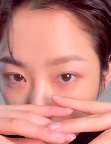 眉毛の存在感を消す！？『rom&nd（ロムアンド）』の眉マスカラ「ハンオールブロウカラ」ってどんなアイテム？☆ - 韓国情報サイト Daon[ダオン]