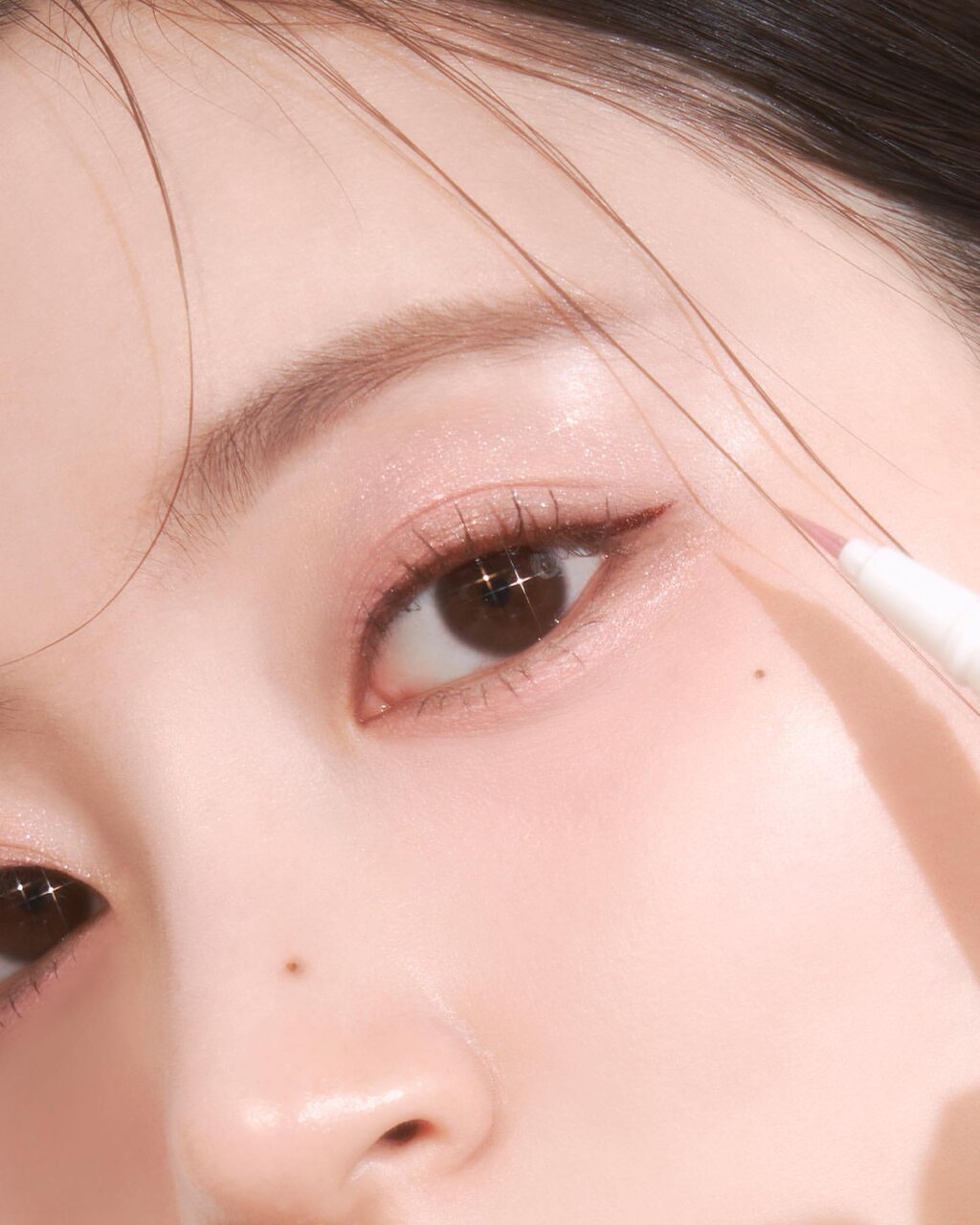 繊細なきらめきが可愛すぎる♡『rom&nd（ロムアンド）』からリキッドグリッタ「トゥインクルペンライナー」が登場！ - 韓国情報サイト Daon[ダオン]