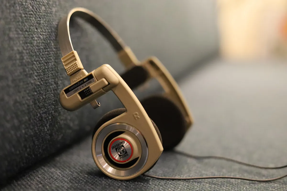 開放感に包まれる時間を。約40年前から愛される有線ヘッドホン「KOSS PORTAPRO」｜ZOOM LIFE