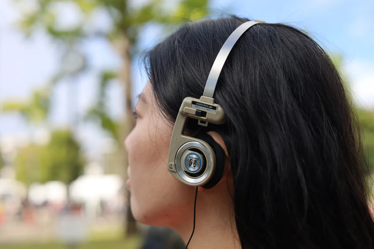 開放感に包まれる時間を。約40年前から愛される有線ヘッドホン「KOSS PORTAPRO」｜ZOOM LIFE