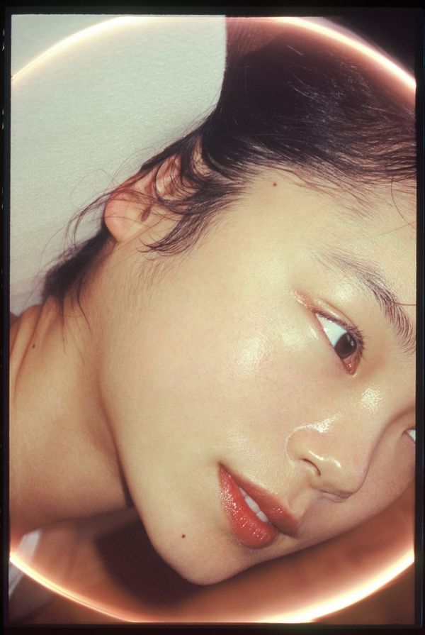 松岡一哲撮影、古川琴音 写真集「CHIPIE」が発売。ドイツ・フランクフルトを舞台に、“ドキュメント”に近い手法でシャッターを重ねた写真集 | GENIC編集部 | GENIC｜ジェニック