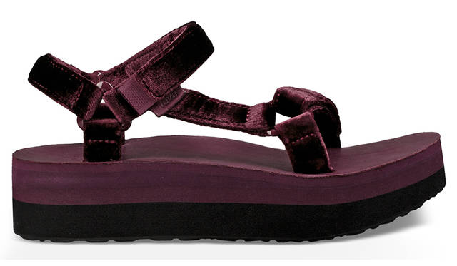 人気モデルに秋らしいカラーを纏ったニューモデル「Flatform Universal velvet」｜Teva ギャラリー - Web ...