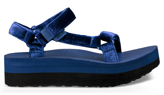 人気モデルに秋らしいカラーを纏ったニューモデル「Flatform Universal velvet」｜Teva ギャラリー - Web ...