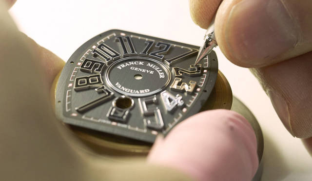 日本初、ダイヤルアート職人が”時”に命を吹き込む技術を披露｜FRANCK MULLER ギャラリー - Web Magazine ...