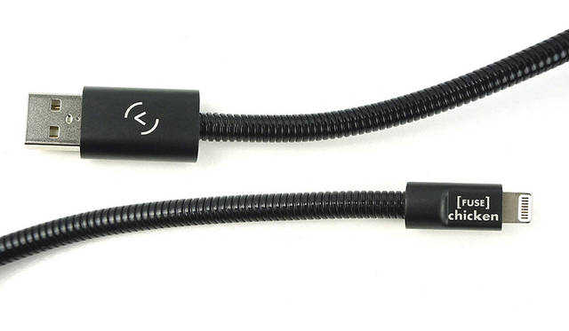 チェーンソーでも切断不可。堅牢性を誇るライトニングケーブル｜Fuse Chicken ギャラリー - Web Magazine OPENERS ...
