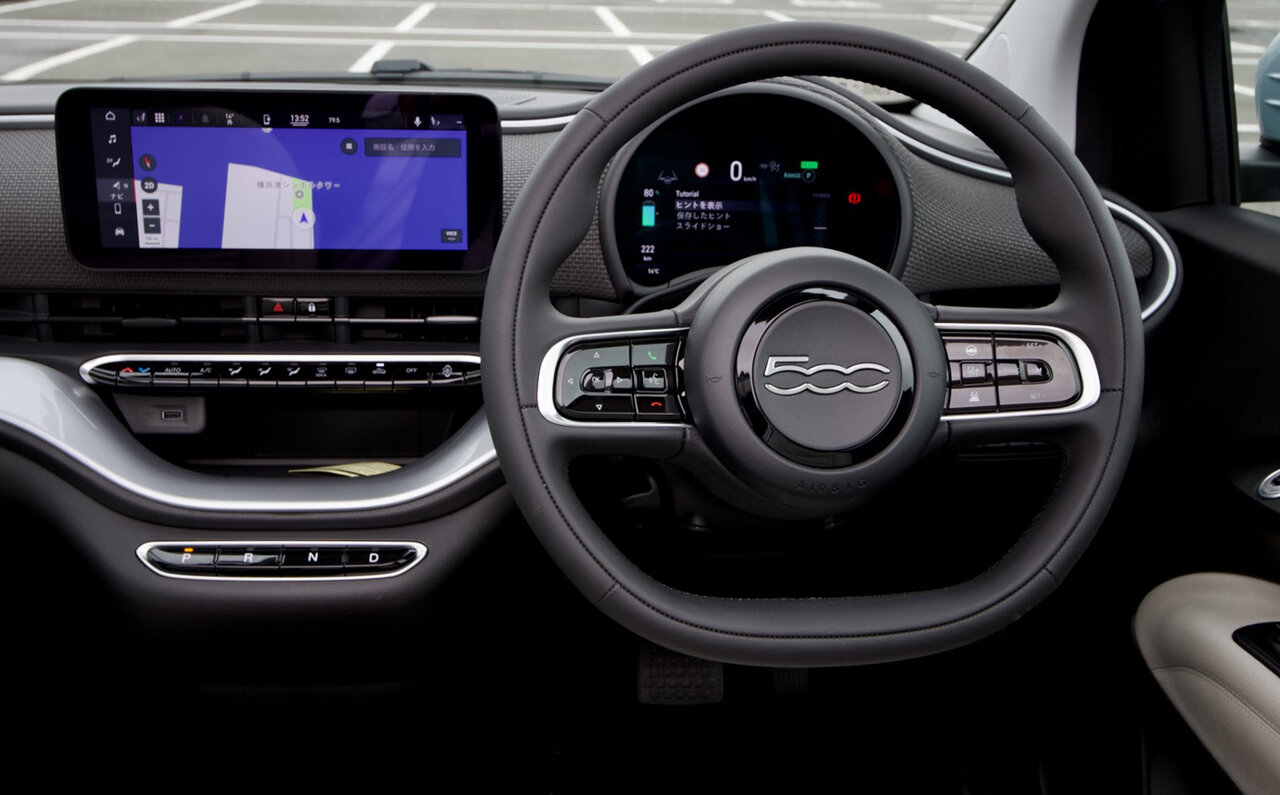フィアット500eに試乗──アイコニックなデザインを受け継いだフィアット初のBEVの走りとは？｜FIAT - Web Magazine OPENERS(ウェブマガジン オウプナーズ)