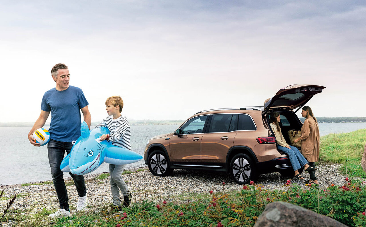 メルセデス、BEV第3弾となる「EQB」を発売｜Mercedes Benz - Web Magazine OPENERS(ウェブマガジン オウプナーズ)