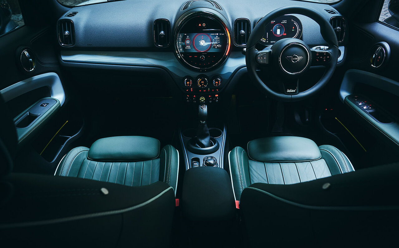 モータージャーナリスト 小沢コージが語る、MINI CROSSOVER PHEVの魅力｜MINI - Web Magazine OPENERS ...