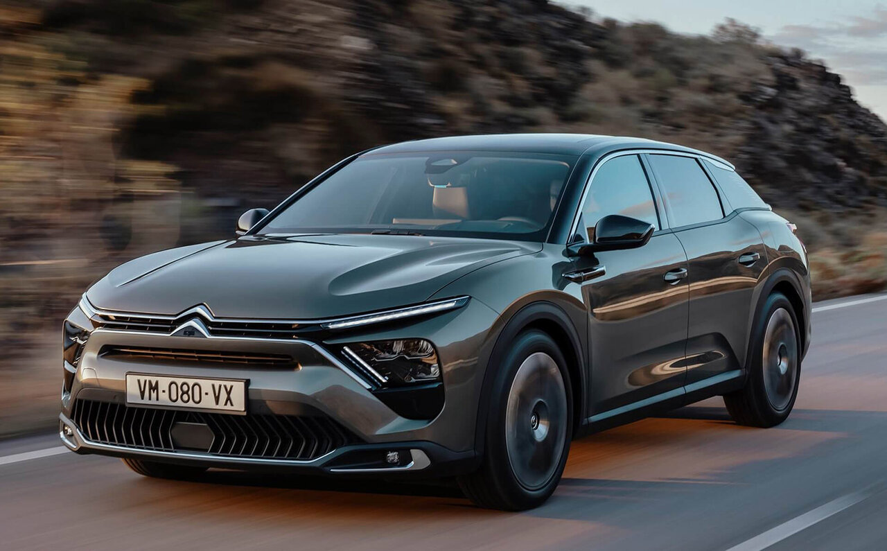 セダン、ステーションワゴン、SUVの融合!?──シトロエンの新フラッグシップモデルC5 X日本上陸｜Citroën - Web Magazine OPENERS(ウェブマガジン オウプナーズ)