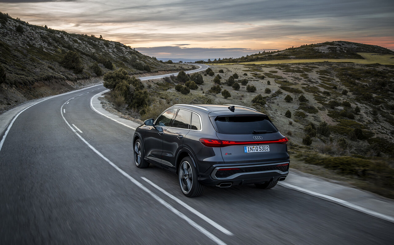 アウディのミッドサイズSUV「Q5」が第3世代へと進化｜Audi - Web Magazine OPENERS(ウェブマガジン オウプナーズ)