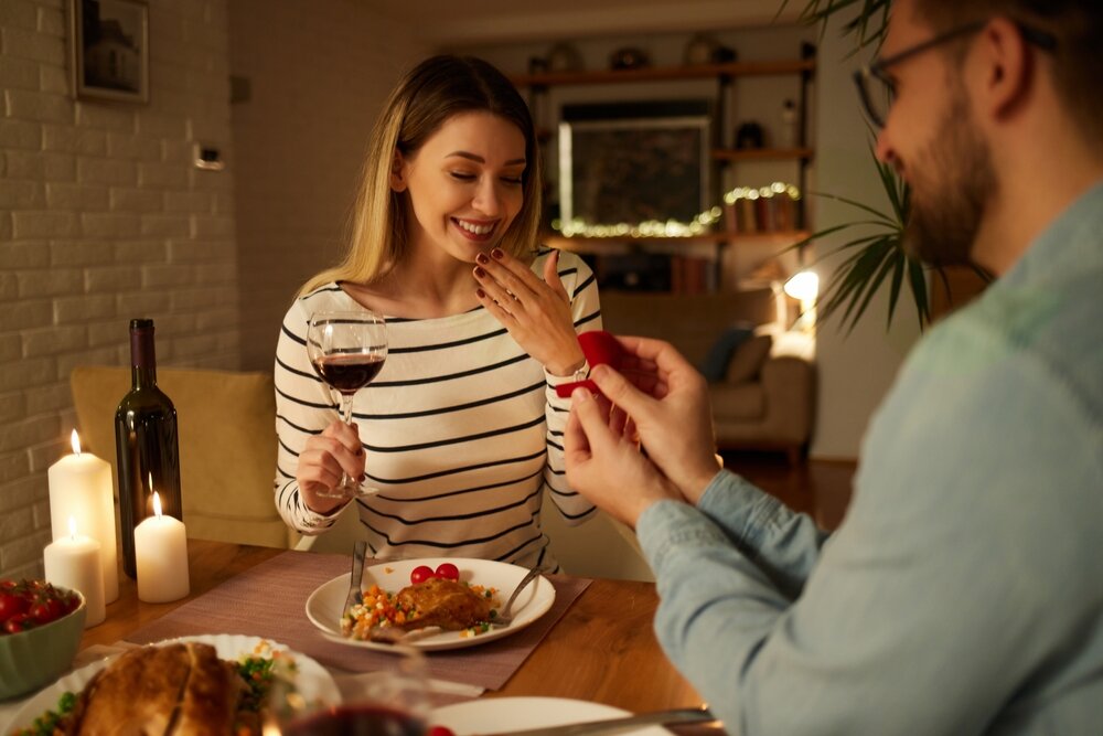 プロポーズに必要なものは何？流れを押さえて準備を整えよう - festaria journal