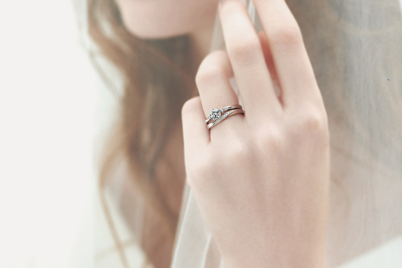 婚約指輪・結婚指輪のセットリングとは？メリットやデメリット、選び方を紹介 - festaria journal