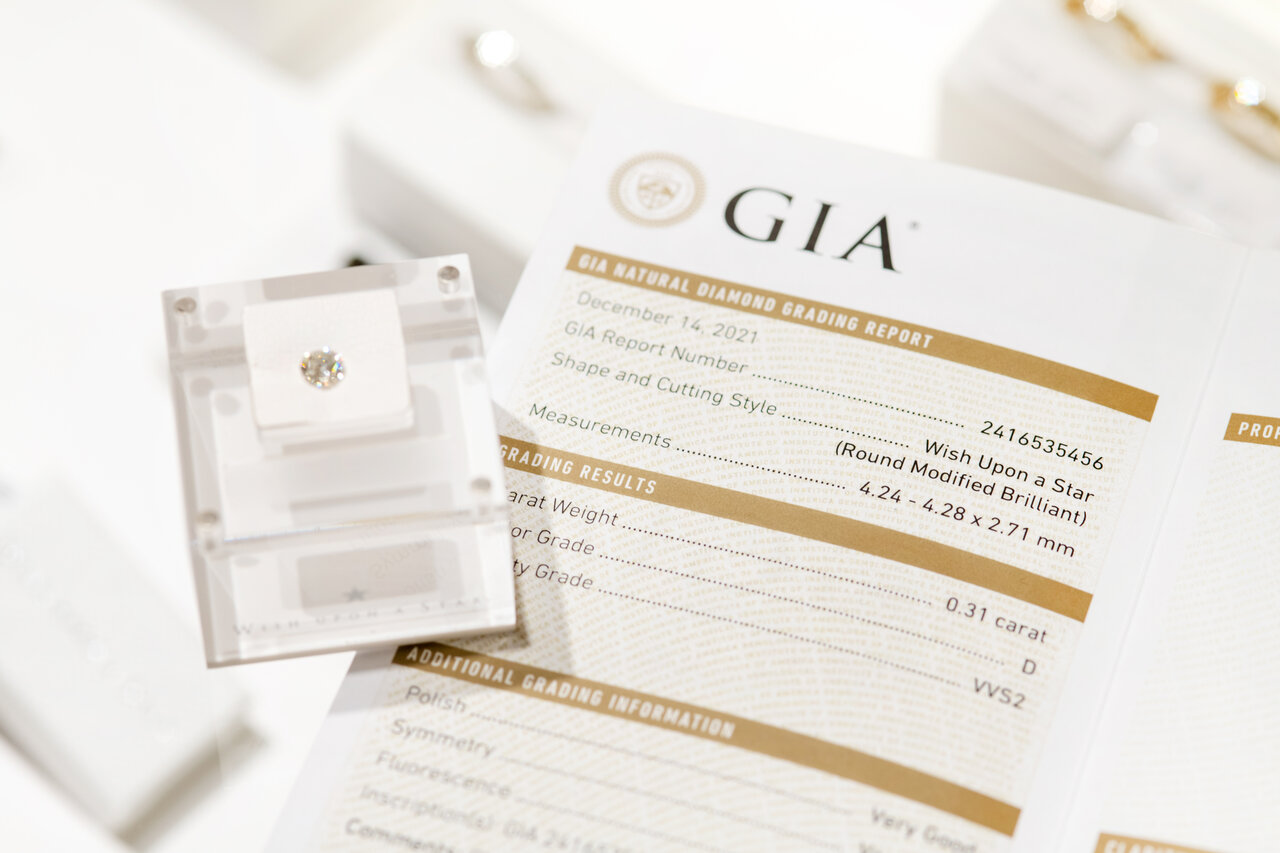 ダイヤモンドは4Cの優先順位を決めて選ぼう！選び方・おすすめの婚約指輪を紹介 - festaria journal