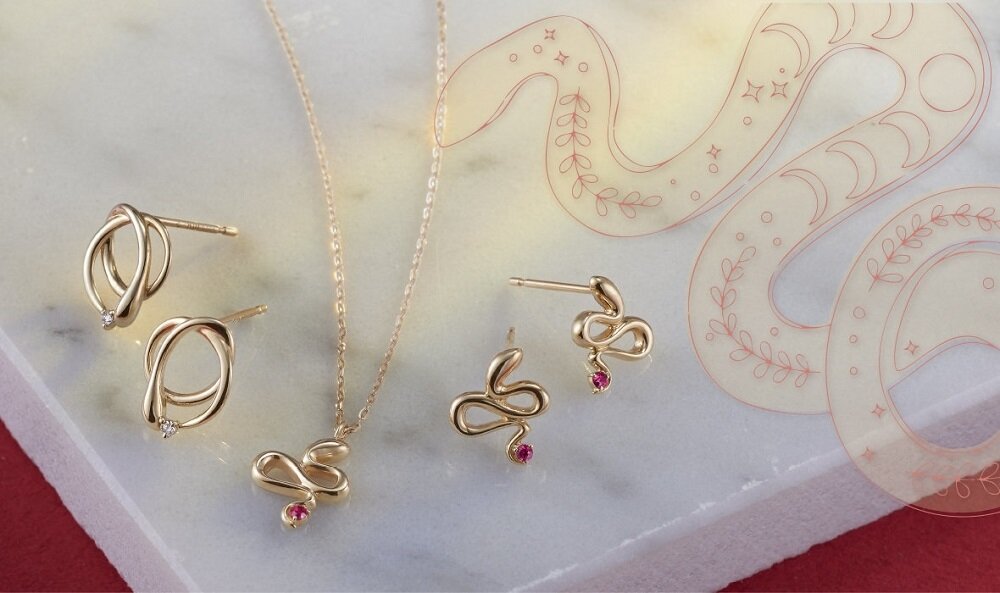 モチーフジュエリーで開運！干支（ヘビ）の意味とおすすめアイテム - festaria journal