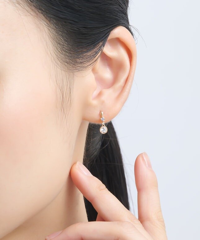 ピアスの意味は「左右の位置」「個数」で違う？男女による違いも解説 - festaria journal